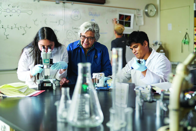 Feature 2-MariaElena Zavala and students - CSUN Newsroom